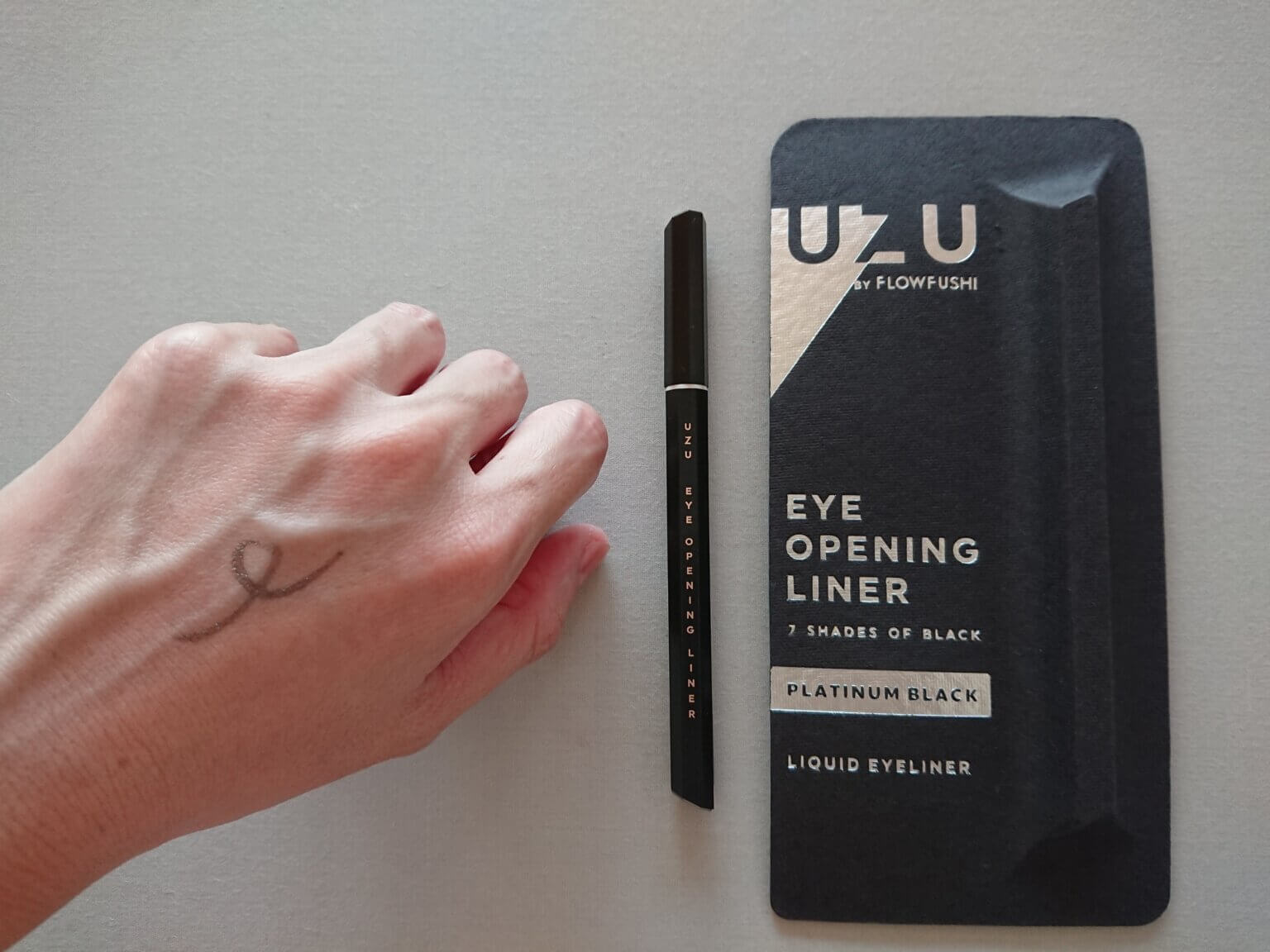 UZU：7 SHADES OF BLACK PLATINUM-BLACK | LEE