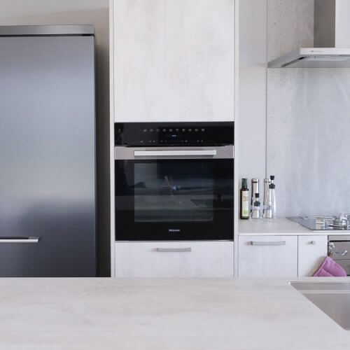 【ミーレ｜ビルトインオーブン】新しいキッチンでバナナブレッドを焼く | LEE