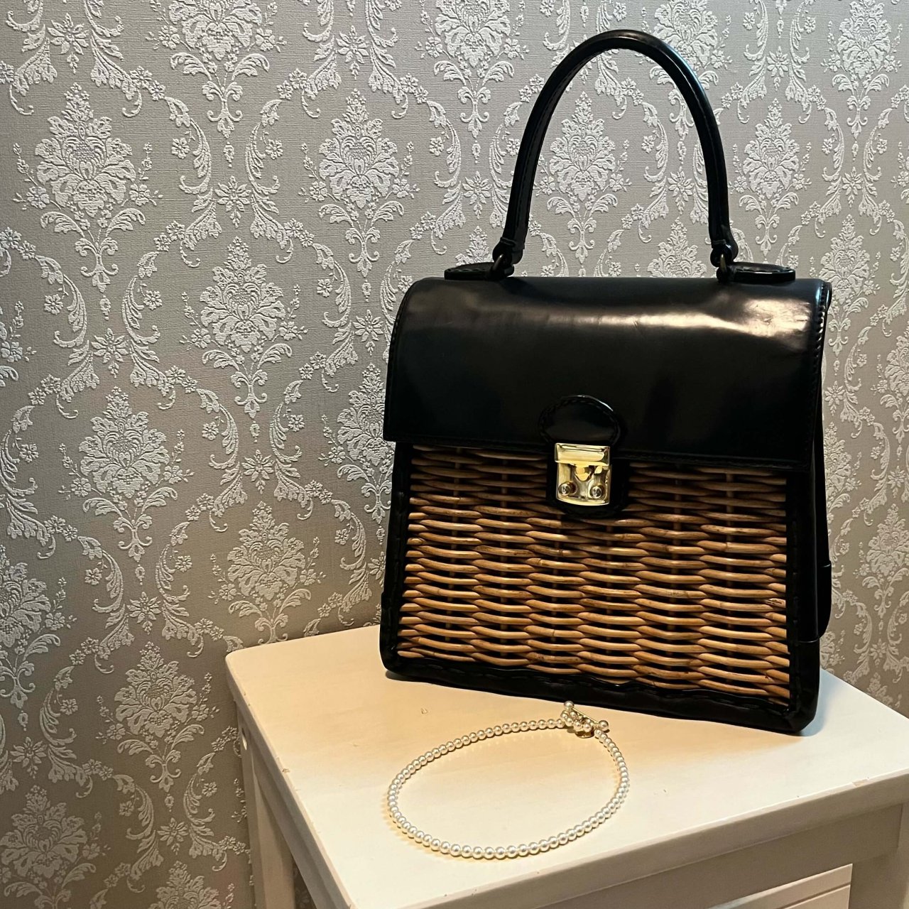 パールネックレスとe.ba.gosバッグが私の定番きれいめ小物 | LEE