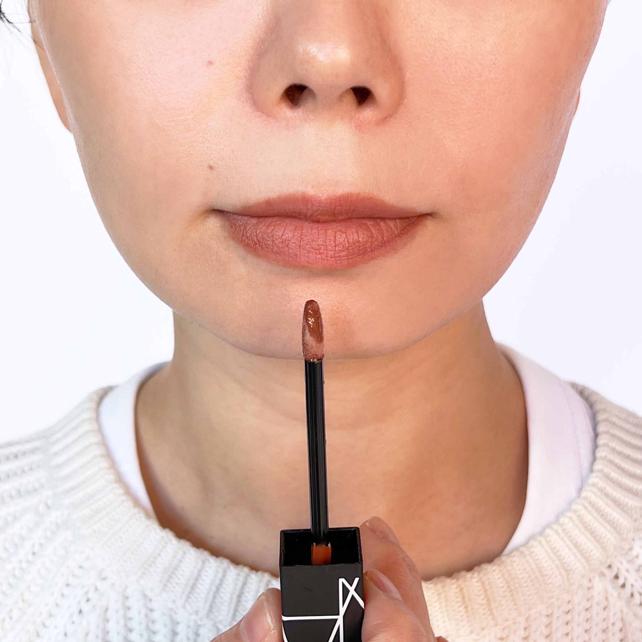 NARSから空気のように軽くて落ちない優秀リップが登場。40代にもおすすめの3色をお試し | LEE