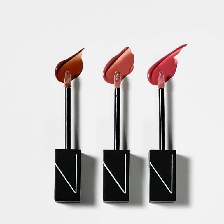 NARSから空気のように軽くて落ちない優秀リップが登場。40代にもおすすめの3色をお試し | LEE