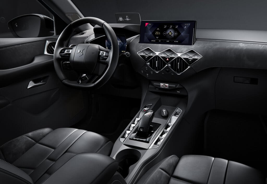 【30、40代女性におすすめのコンパクトSUV5選】街乗り、レジャーに。広い荷室も嬉しい！ | LEE