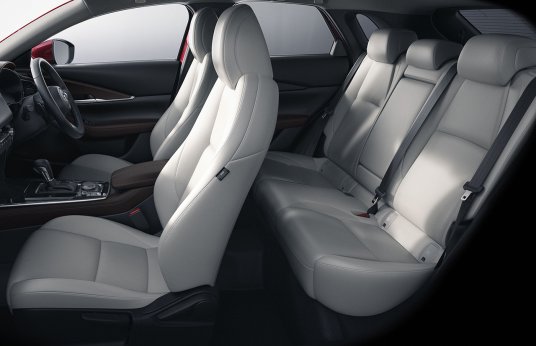 【30、40代女性におすすめのコンパクトSUV5選】街乗り、レジャーに。広い荷室も嬉しい！ | LEE