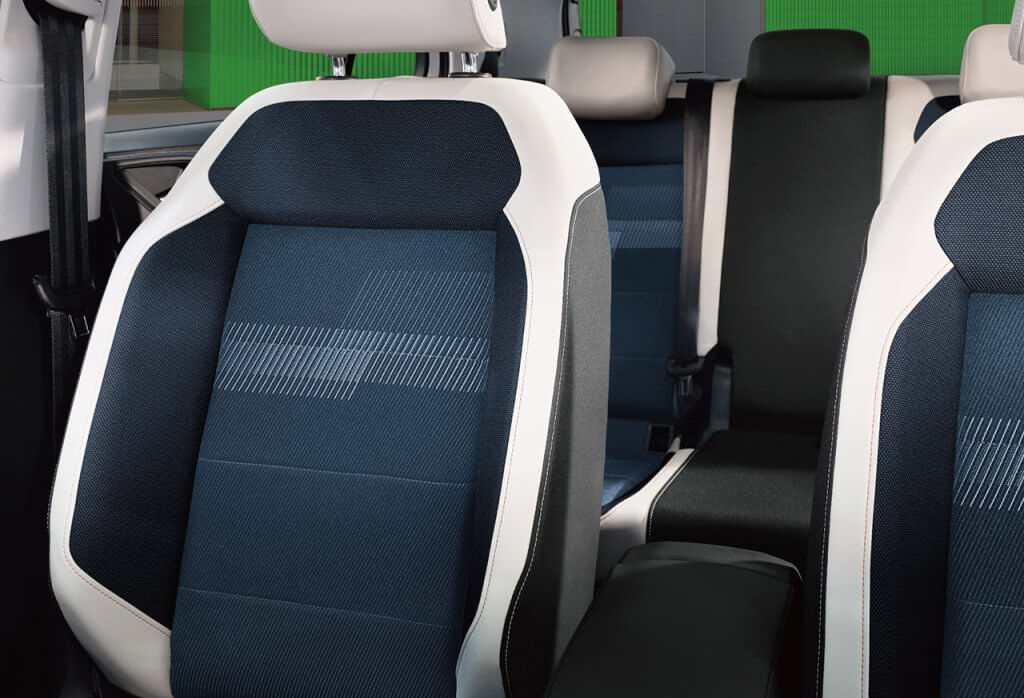 【30、40代女性におすすめのコンパクトSUV5選】街乗り、レジャーに。広い荷室も嬉しい！ | LEE