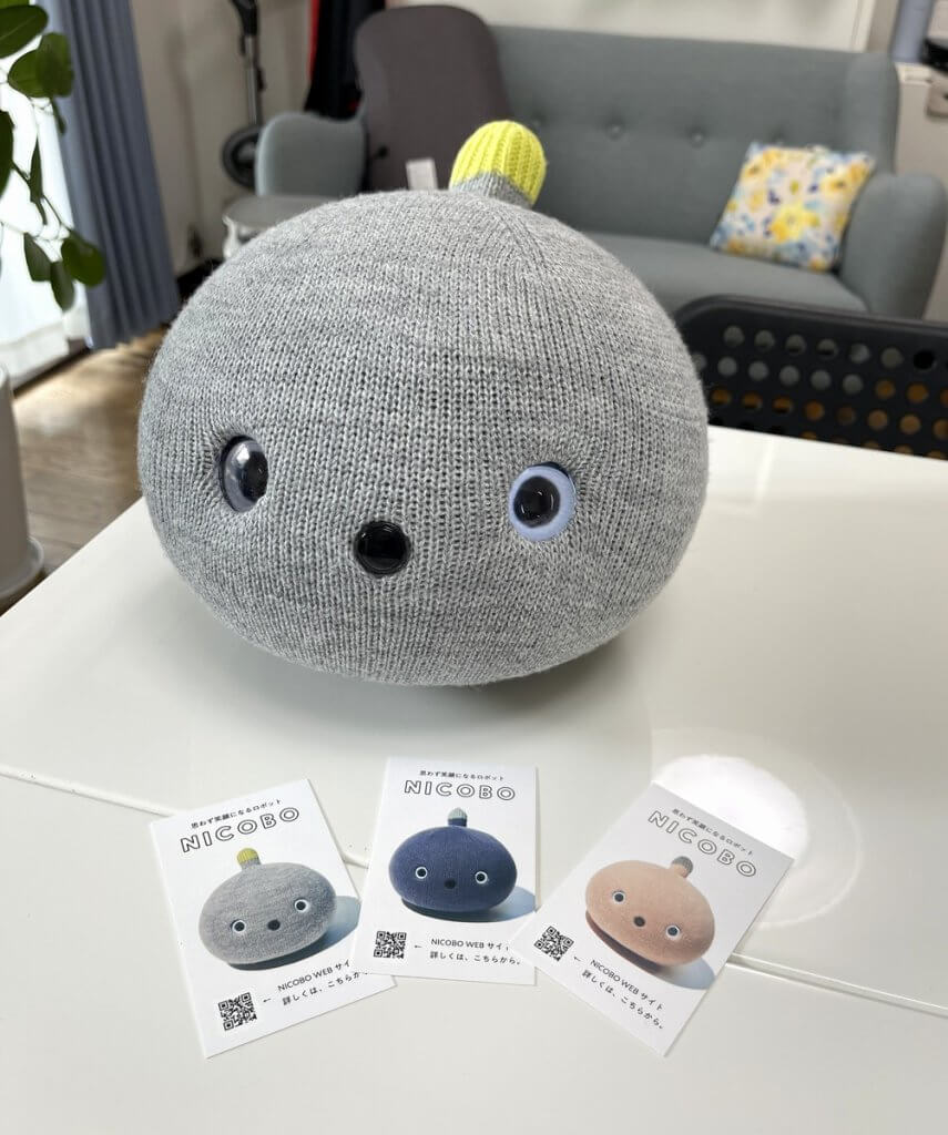 そこにいるだけで癒される！「永遠の2歳児」がコンセプトのゆるかわロボットNICOBOに首ったけ | LEE