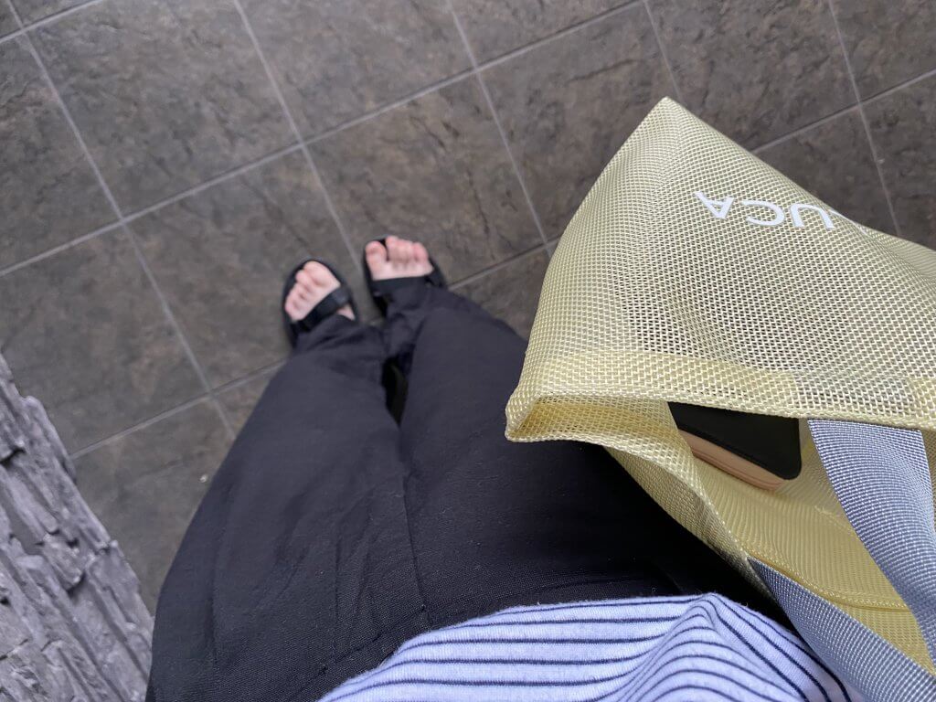 【Teva】長年愛用サンダル×ユニクロパンツ | LEE