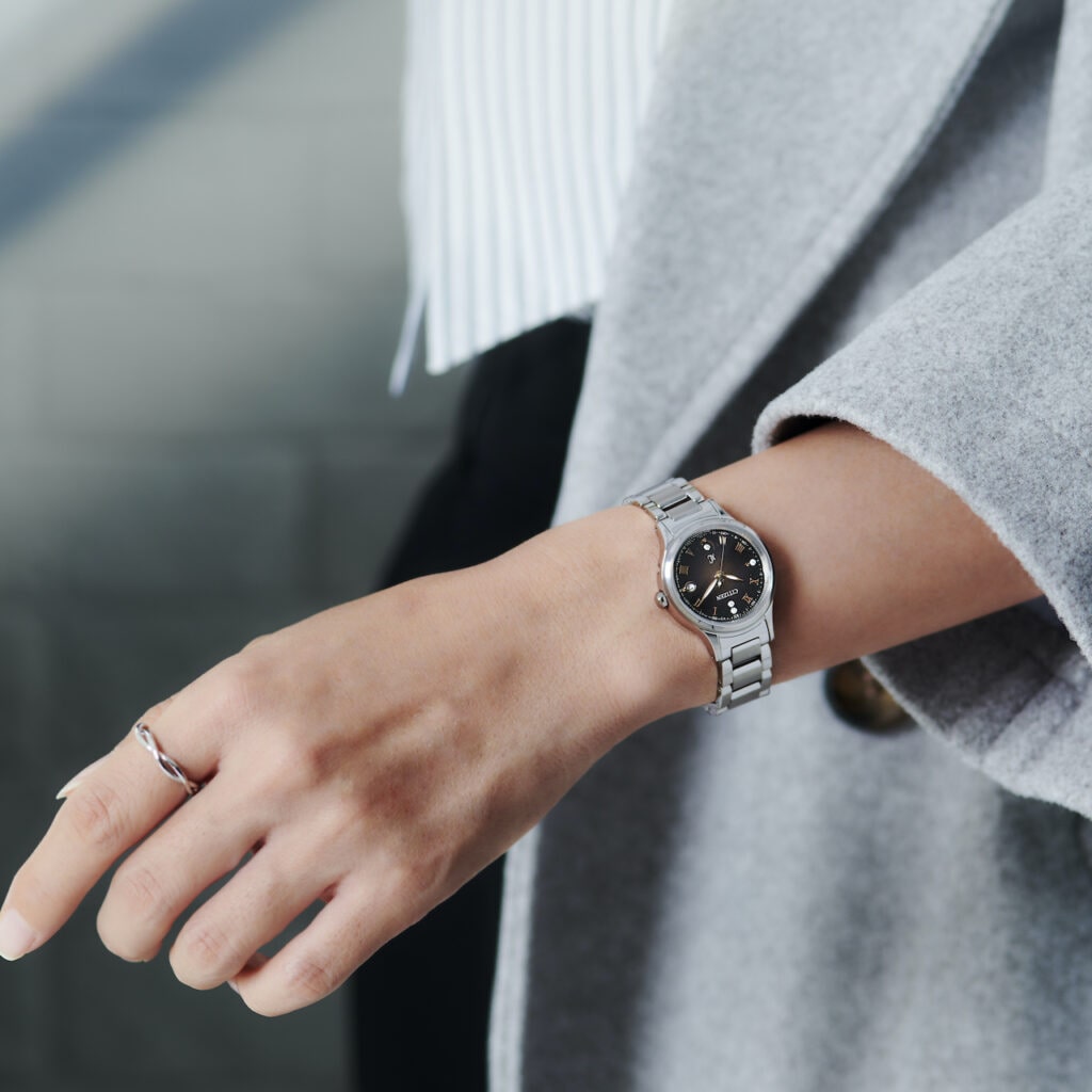 【腕時計】上品な手元へ格上げしてくれる「シチズン クロスシー」の限定モデルが素敵！ | LEE