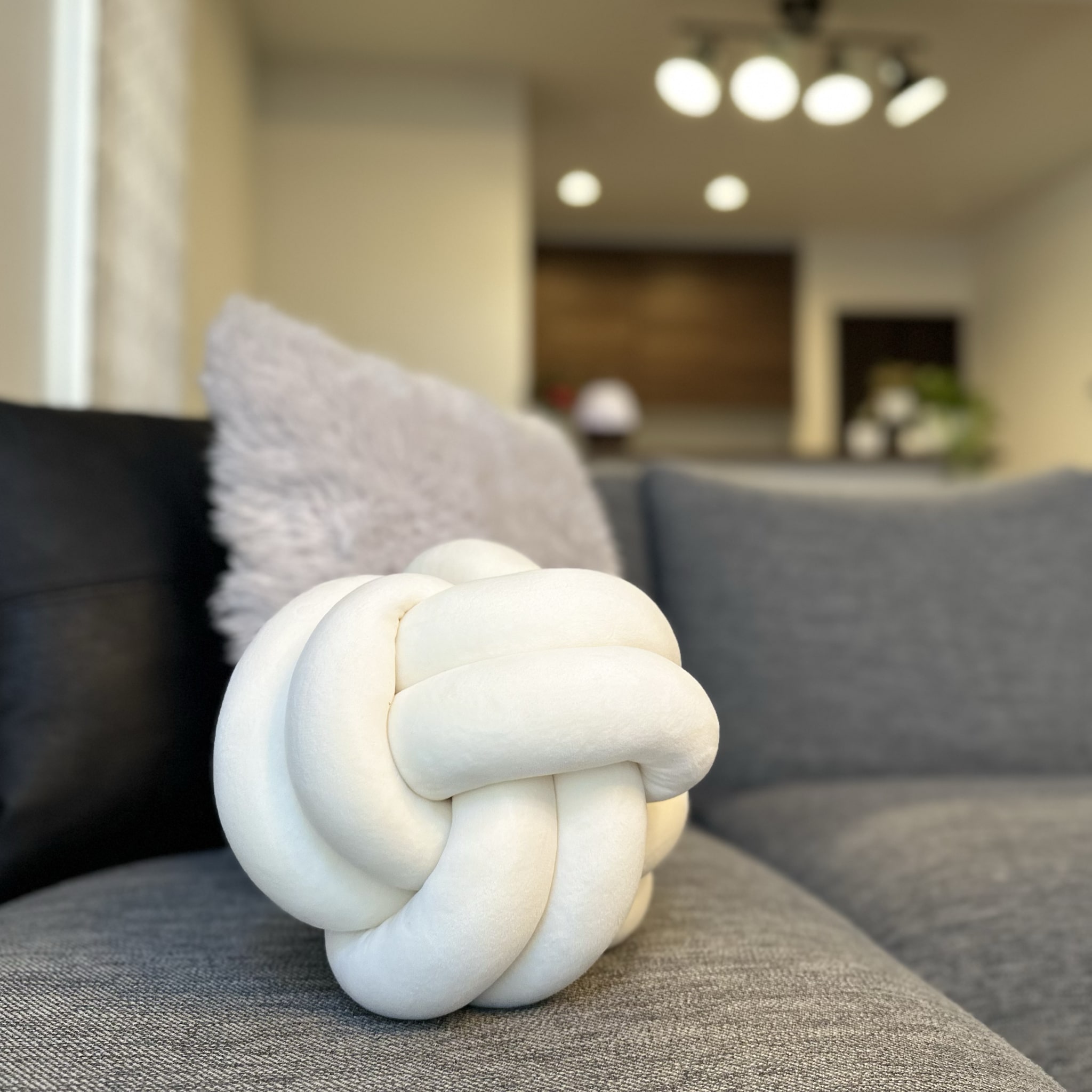 【3COINS】1,100円のクッションオブジェを買いました！ | LEE