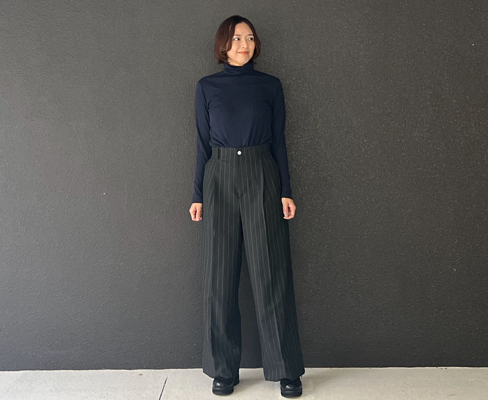 【GU and beautiful people】①タックワイドパンツ（ストライプ）で40代コーデ 001icoco | LEE