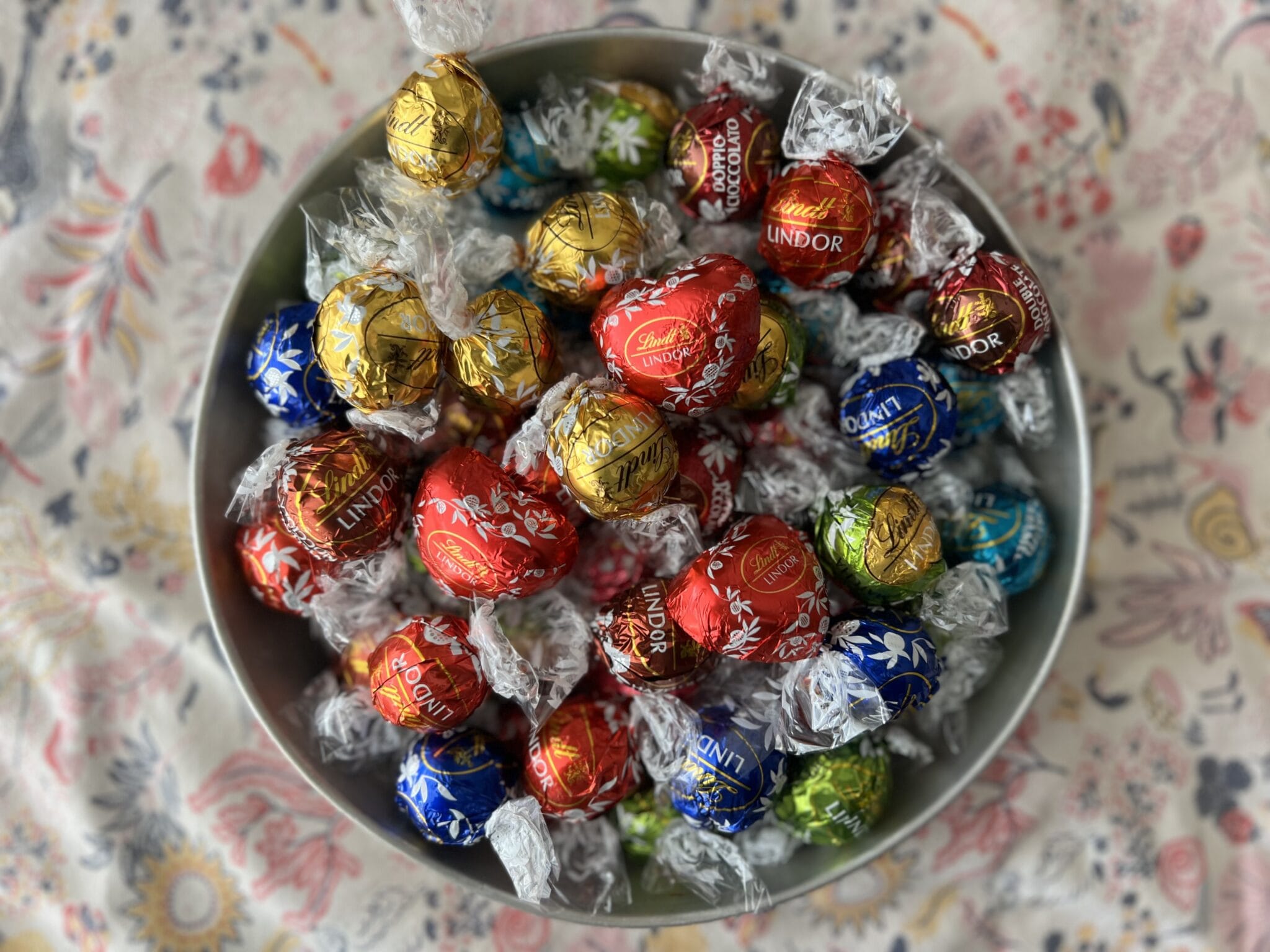 【LINDOR／リンドール】バレンタイン限定詰め合わせ50個入りでシェアハピしよう 001icoco | LEE