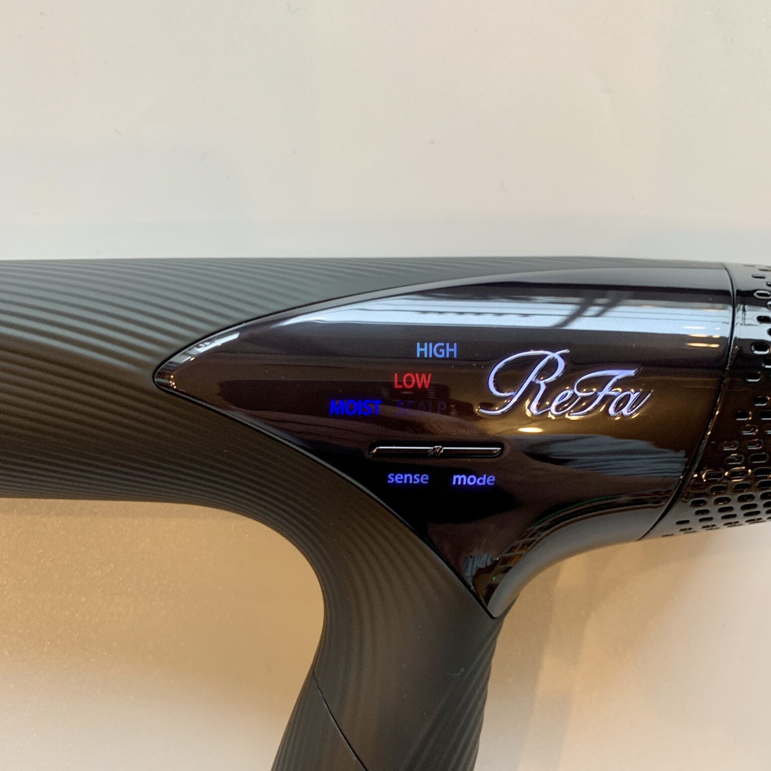 【Refa】コンパクトでパワフルな美髪ドライヤーを新調 | LEE