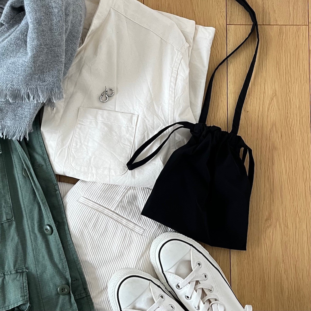 頼りになる、formuniformの巾着バッグ。 | LEE