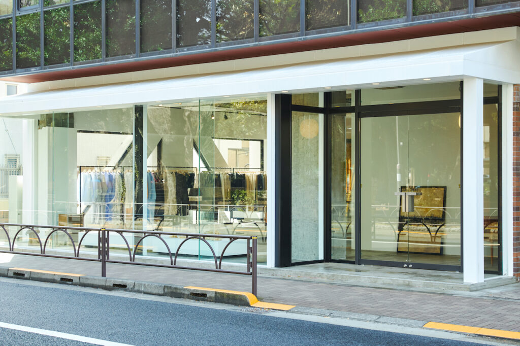 【TICCA】名品シャツも揃う！都内に待望の旗艦店がオープン | LEE