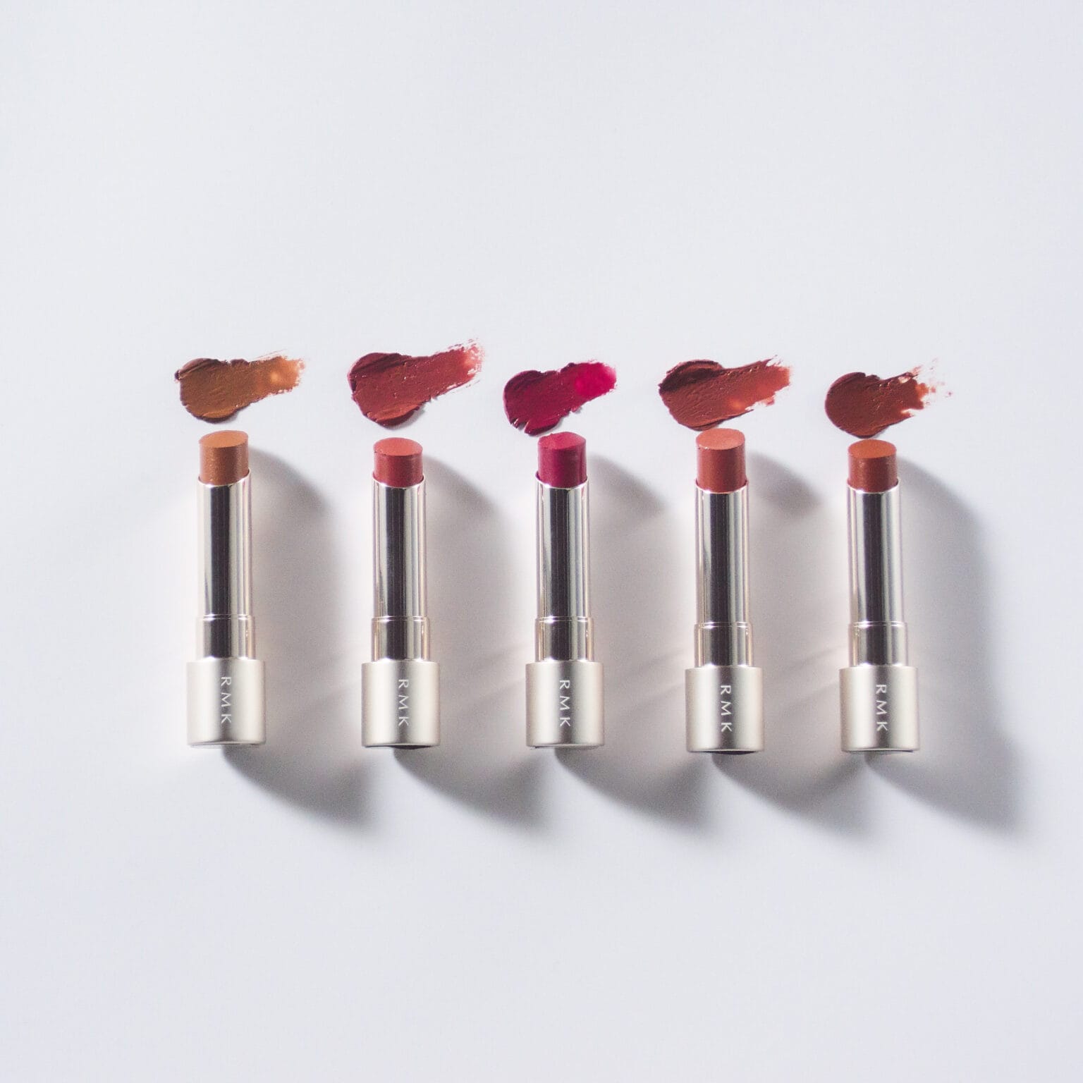 【RMK】注目の新リップをお試し！立体的な唇を演出して、つけたての色ツヤが続く | LEE