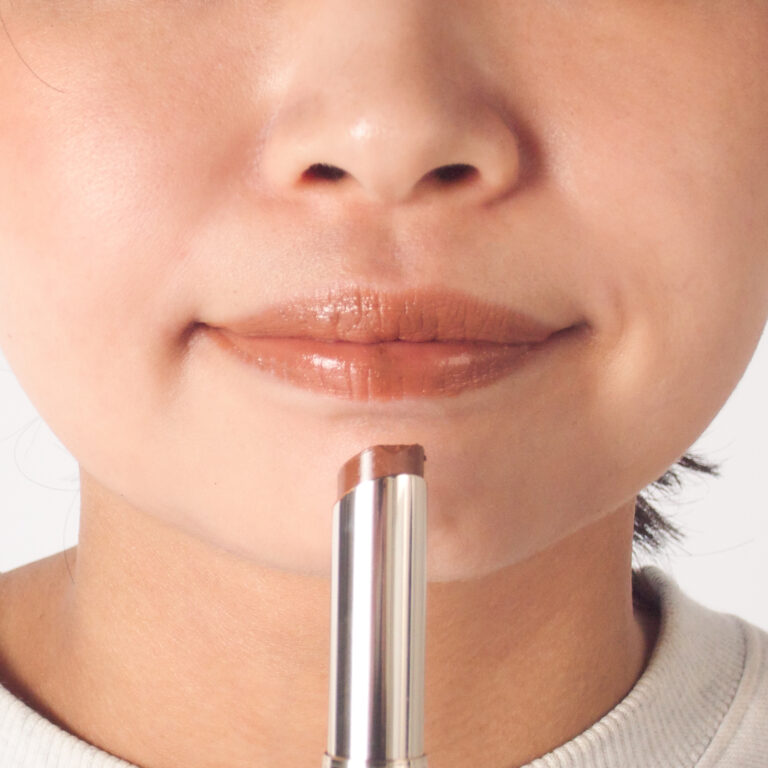 【RMK】注目の新リップをお試し！立体的な唇を演出して、つけたての色ツヤが続く | LEE