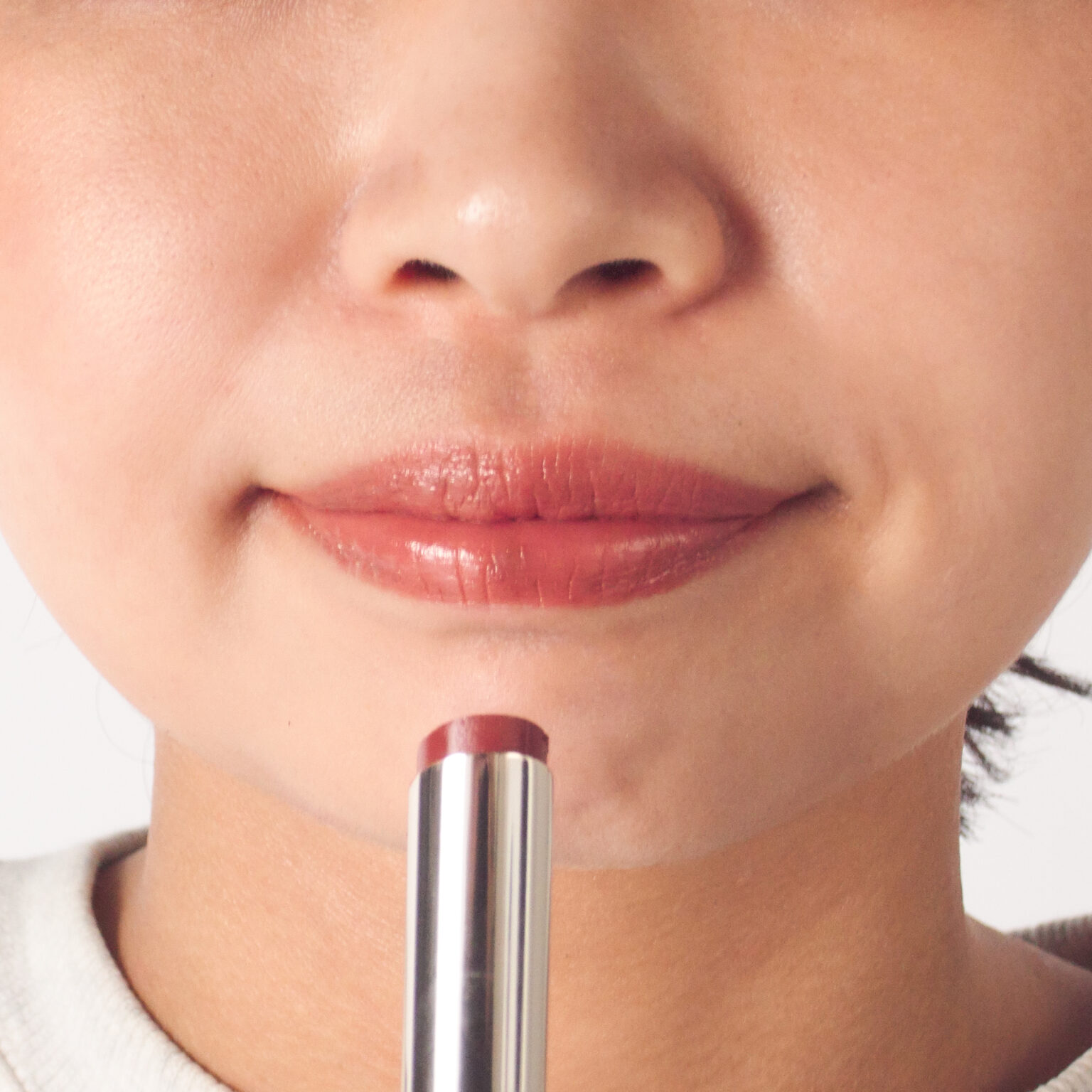【RMK】注目の新リップをお試し！立体的な唇を演出して、つけたての色ツヤが続く | LEE