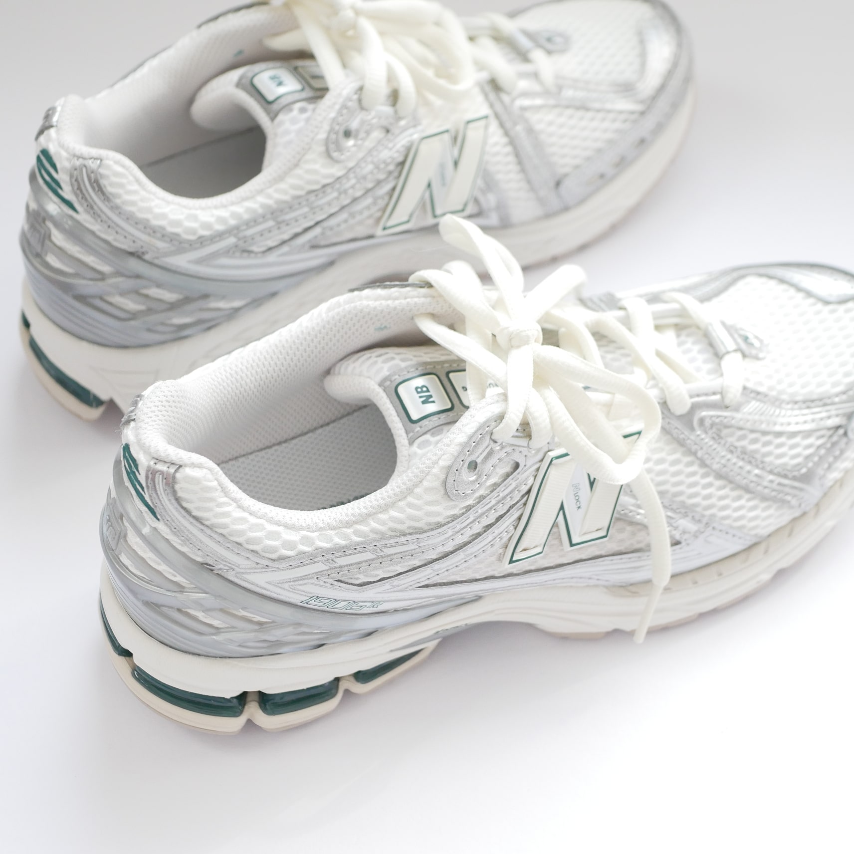 ヨメとオットのシルバースニーカー・前編【ニューバランス1906R EE】 | LEE