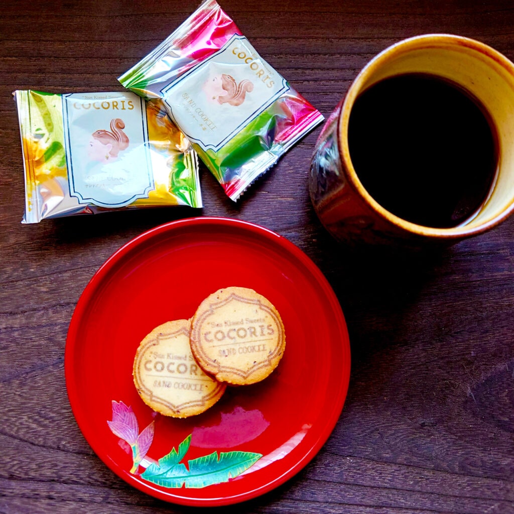 東京駅構内で買えるお菓子！「COCORIS（ココリス）」 のチョコレートのサンドクッキーがお気に入り♡ | LEE