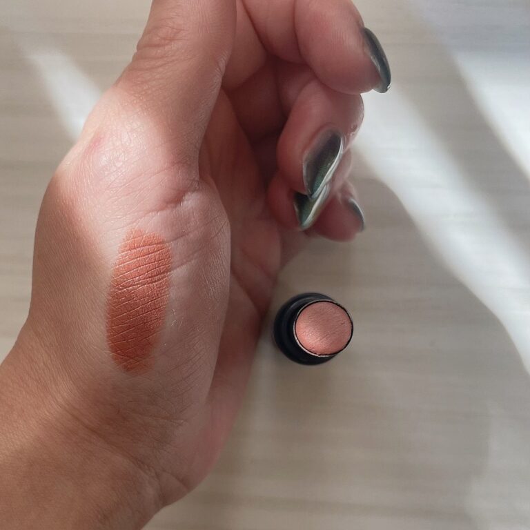 【30・40代LEE読者の愛用リップ5選】RMK、フジコ、KATE…最近買ったお気に入りをご紹介 | LEE