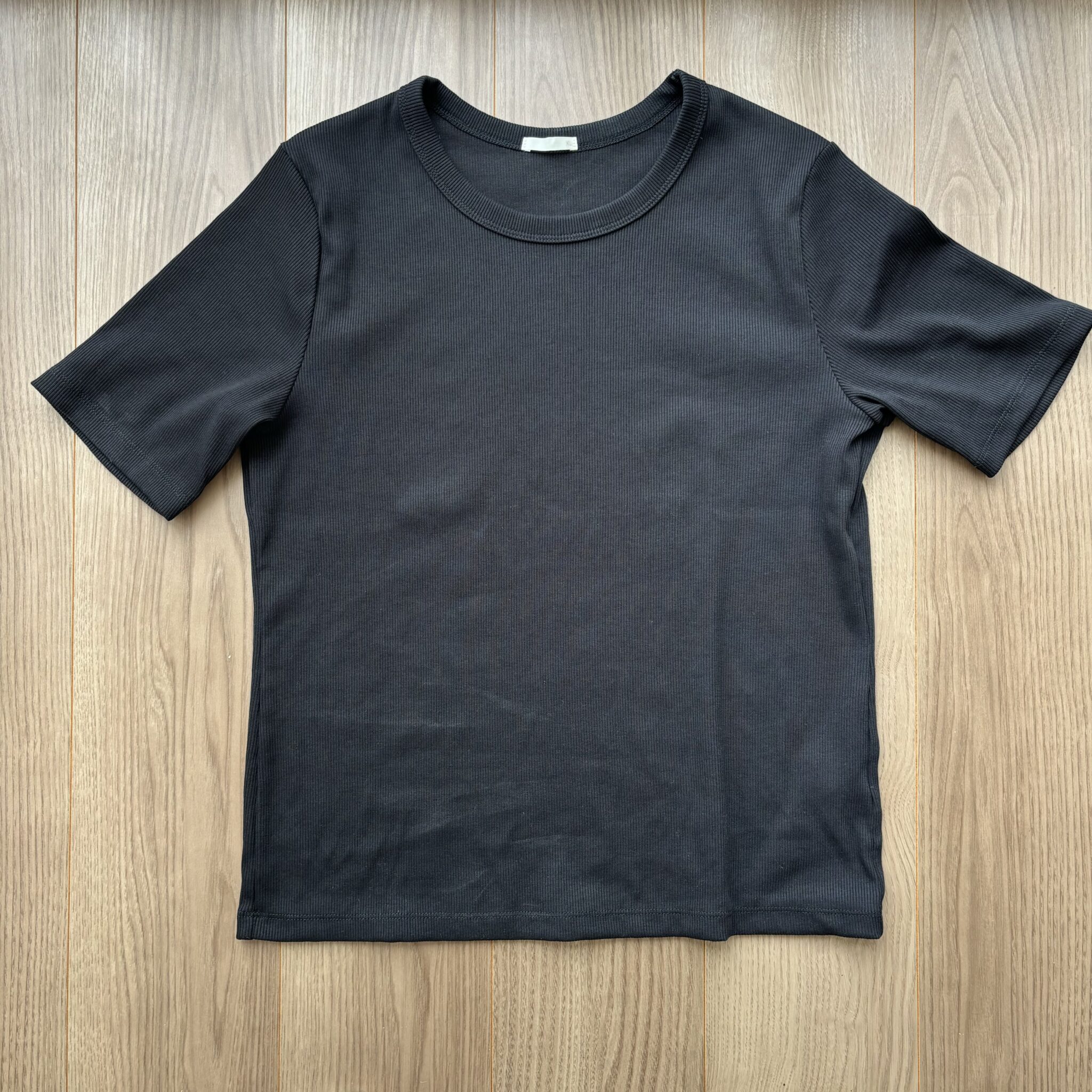 【GU】790円リブTシャツがコスパ最高！今年も買い足しました。 | LEE