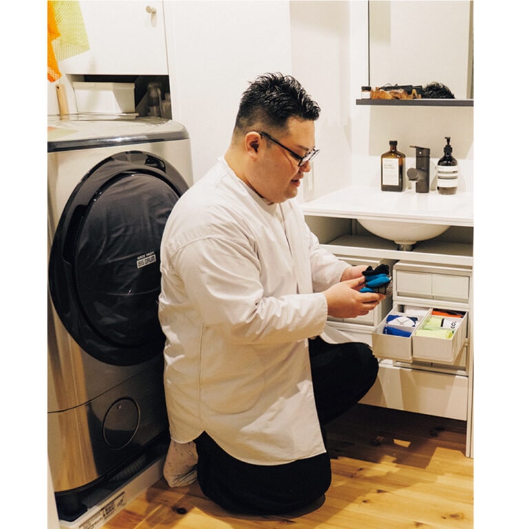 47㎡、2人暮らし。好きなものだけが並ぶ部屋で暮らす、ひでまるさんの「ダウンサイジングストーリー」 | LEE