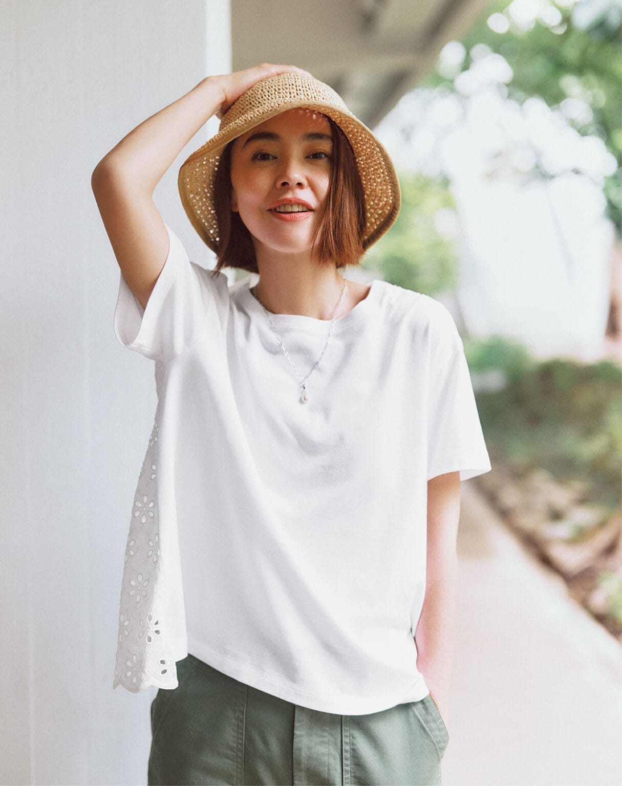 夏に活躍！【12closetのおしゃれトップス】背面にレースを配した大人気Tシャツ | LEE