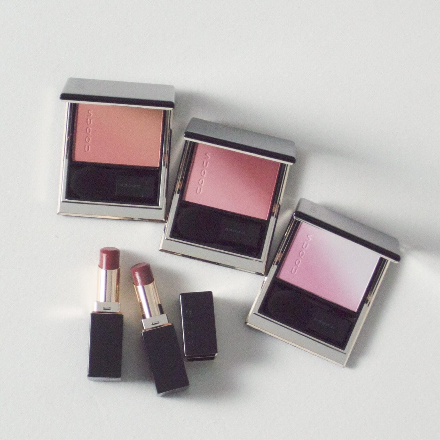 【SUQQU・秋コレクション】グラデーションが美しい新パウダーブラッシュと新色ブラウンリップをお試し！ | LEE