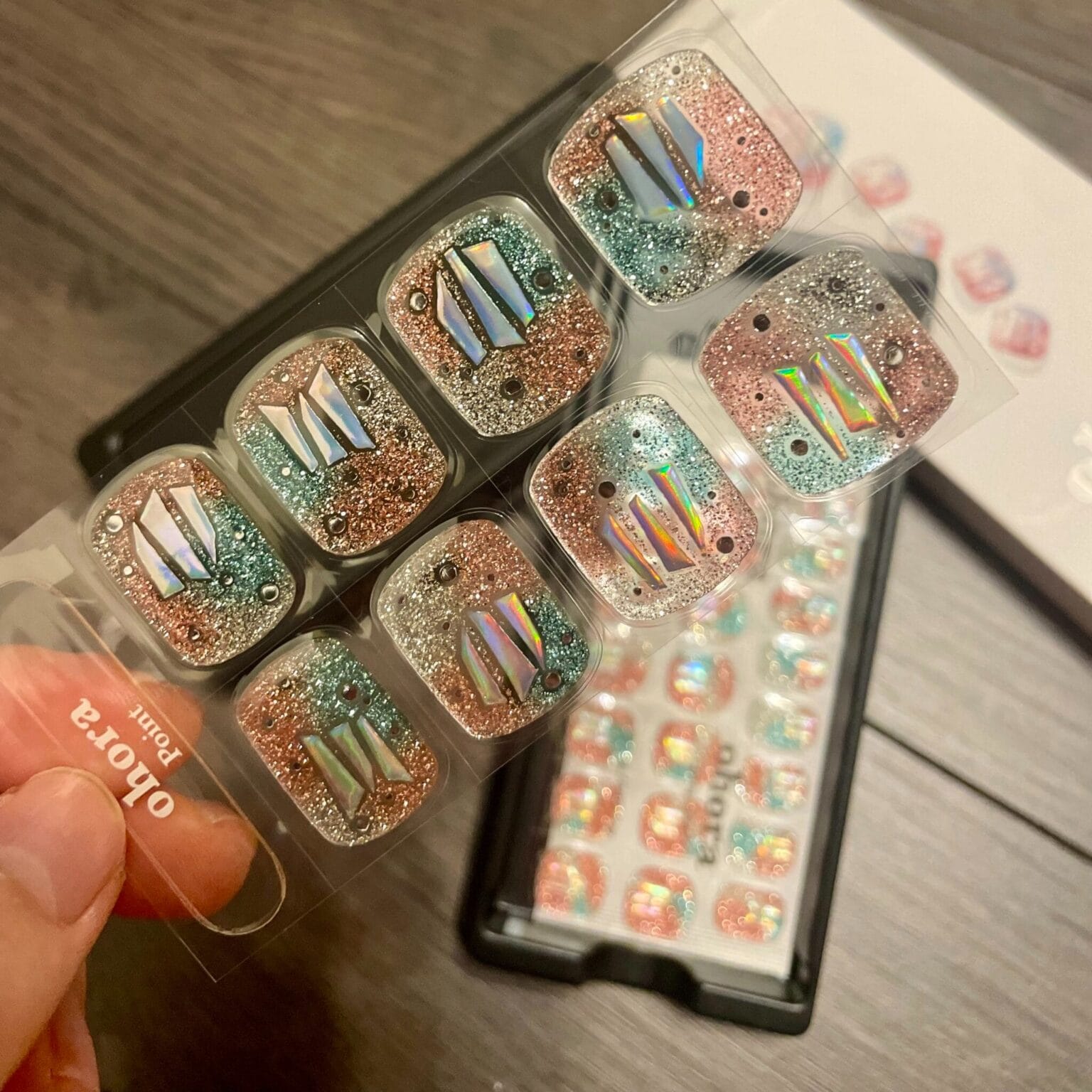 【ohora】簡単セルフジェルネイルを愛用中！30代＆40代ブロガー3人の「上品フットネイル」を拝見♪ | LEE