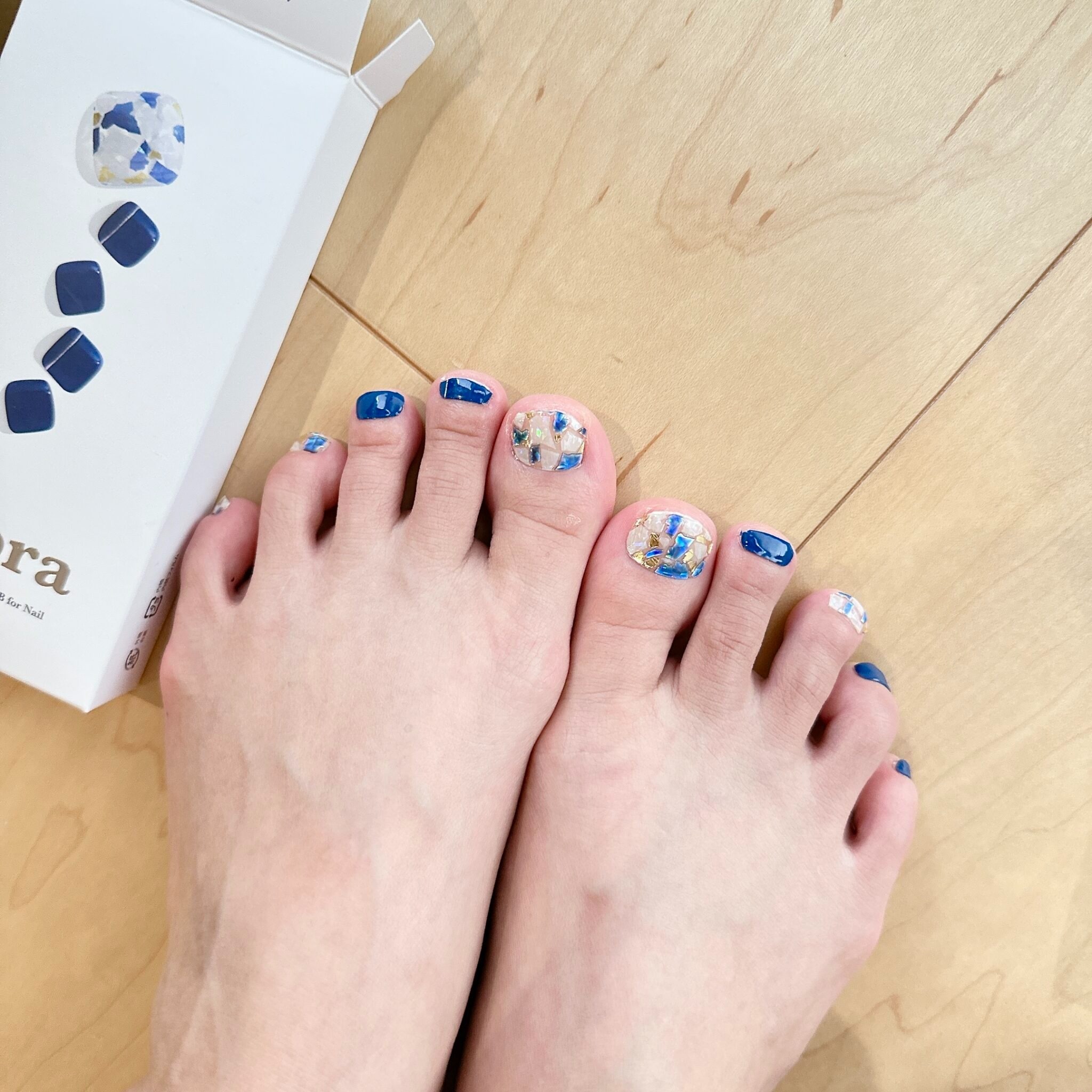 【ohora】簡単セルフジェルネイルを愛用中！30代＆40代ブロガー3人の「上品フットネイル」を拝見♪ | LEE