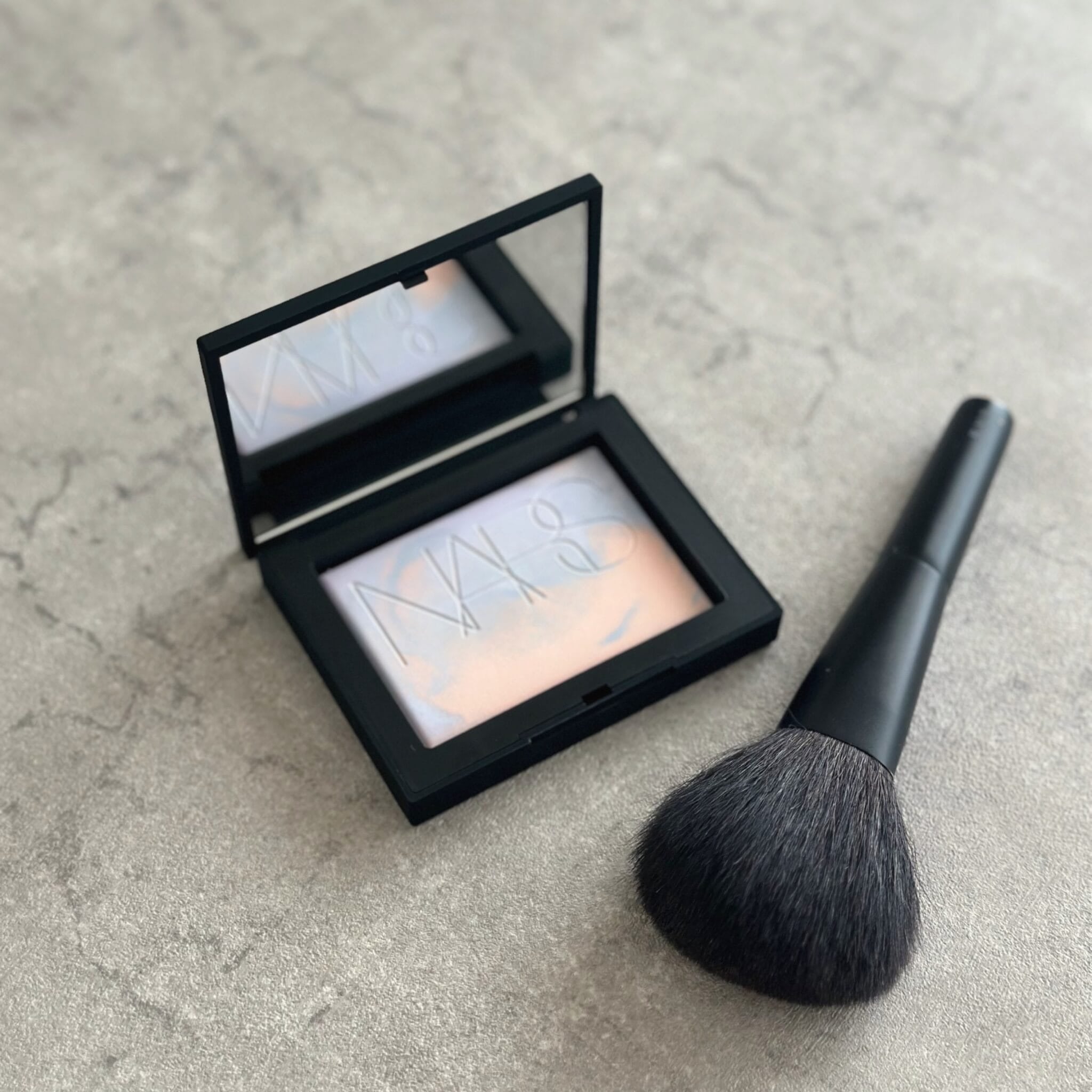 【NARS】話題の24年秋限定“リフ粉”を購入！40代美容好きママが使用感をレポート | LEE