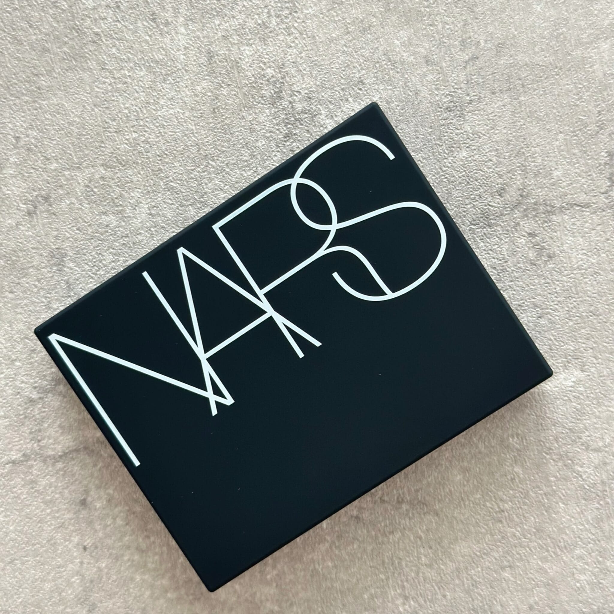 【NARS】話題の24年秋限定“リフ粉”を購入！40代美容好きママが使用感をレポート | LEE