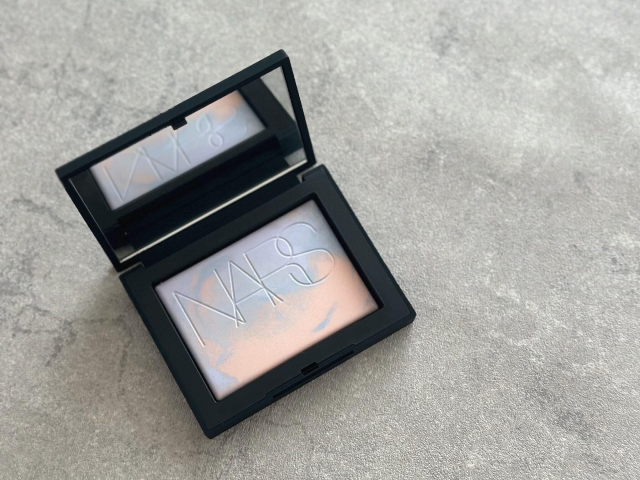 【NARS】話題の24年秋限定“リフ粉”を購入！40代美容好きママが使用感をレポート | LEE