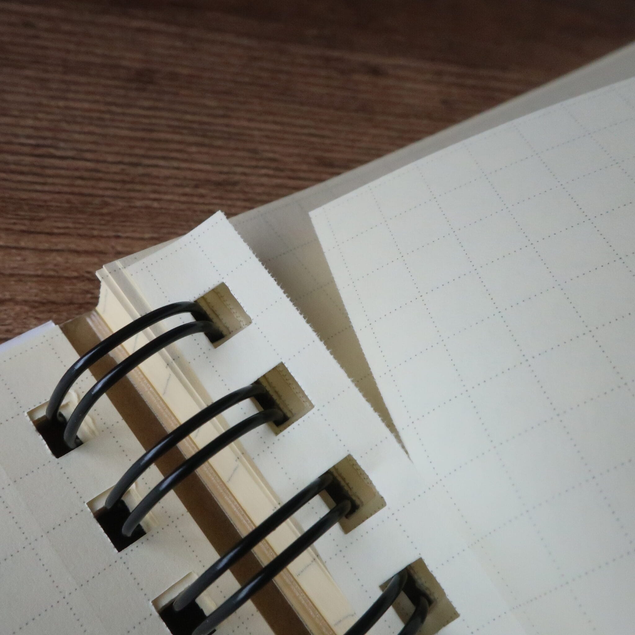 【10月はじまりの手帳】2か月見開きのRollbahnと、極細タイプのフリクションボールペン | LEE