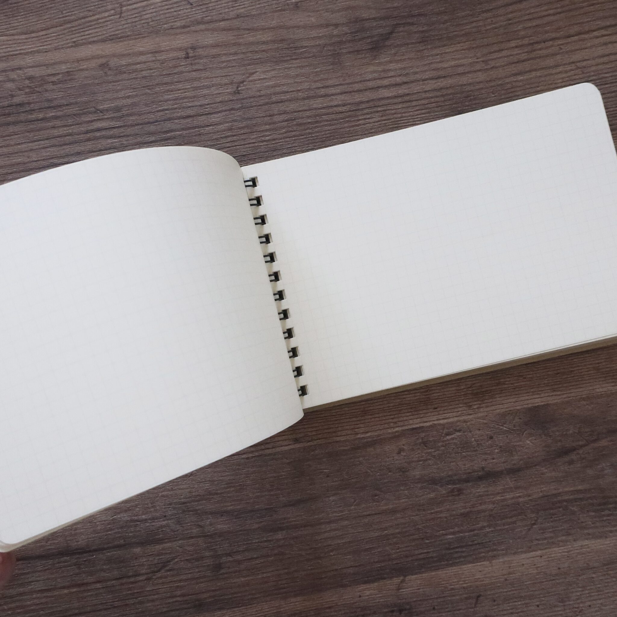 【10月はじまりの手帳】2か月見開きのRollbahnと、極細タイプのフリクションボールペン | LEE