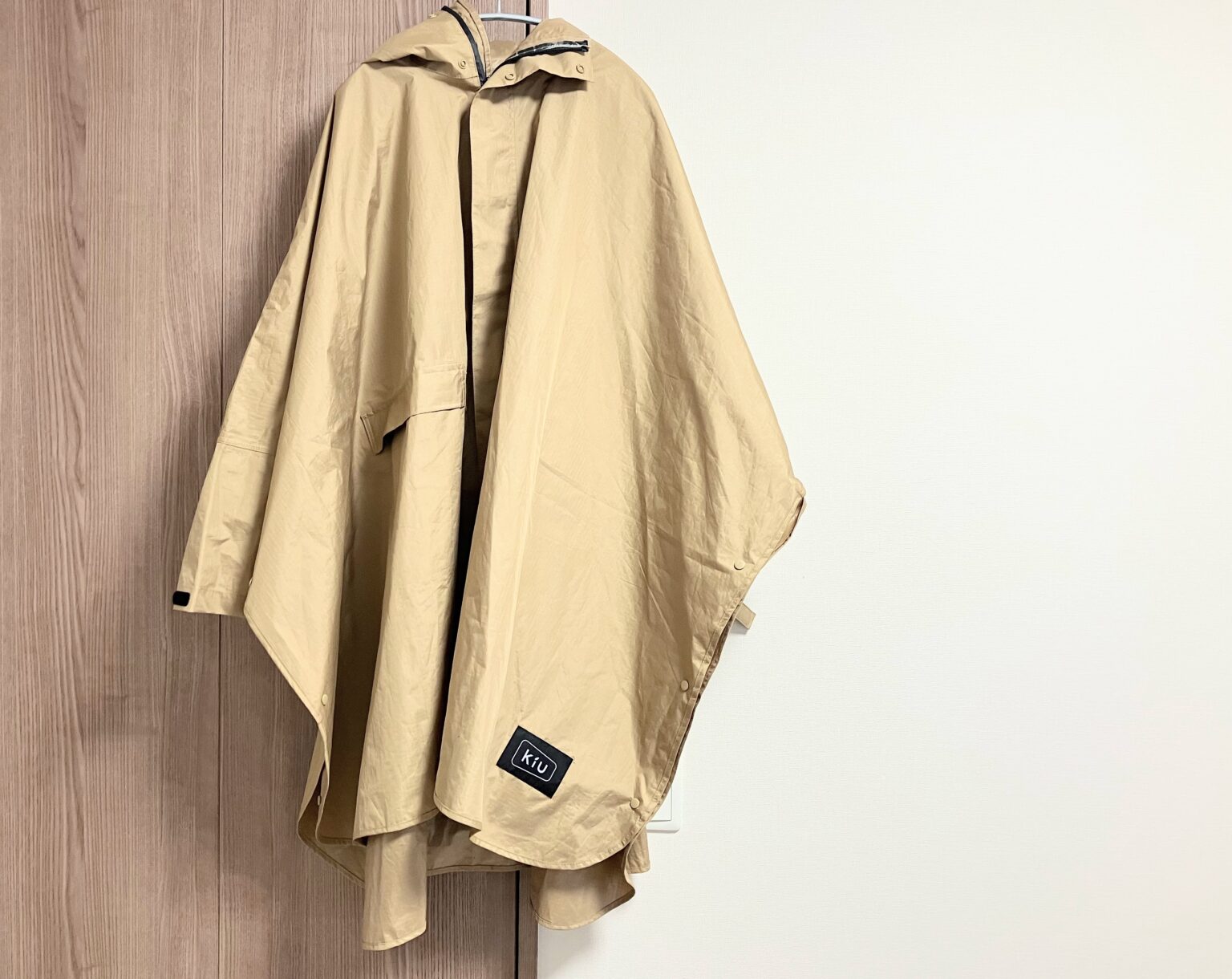 【KiU】ニュースタンドレインポンチョ | LEE