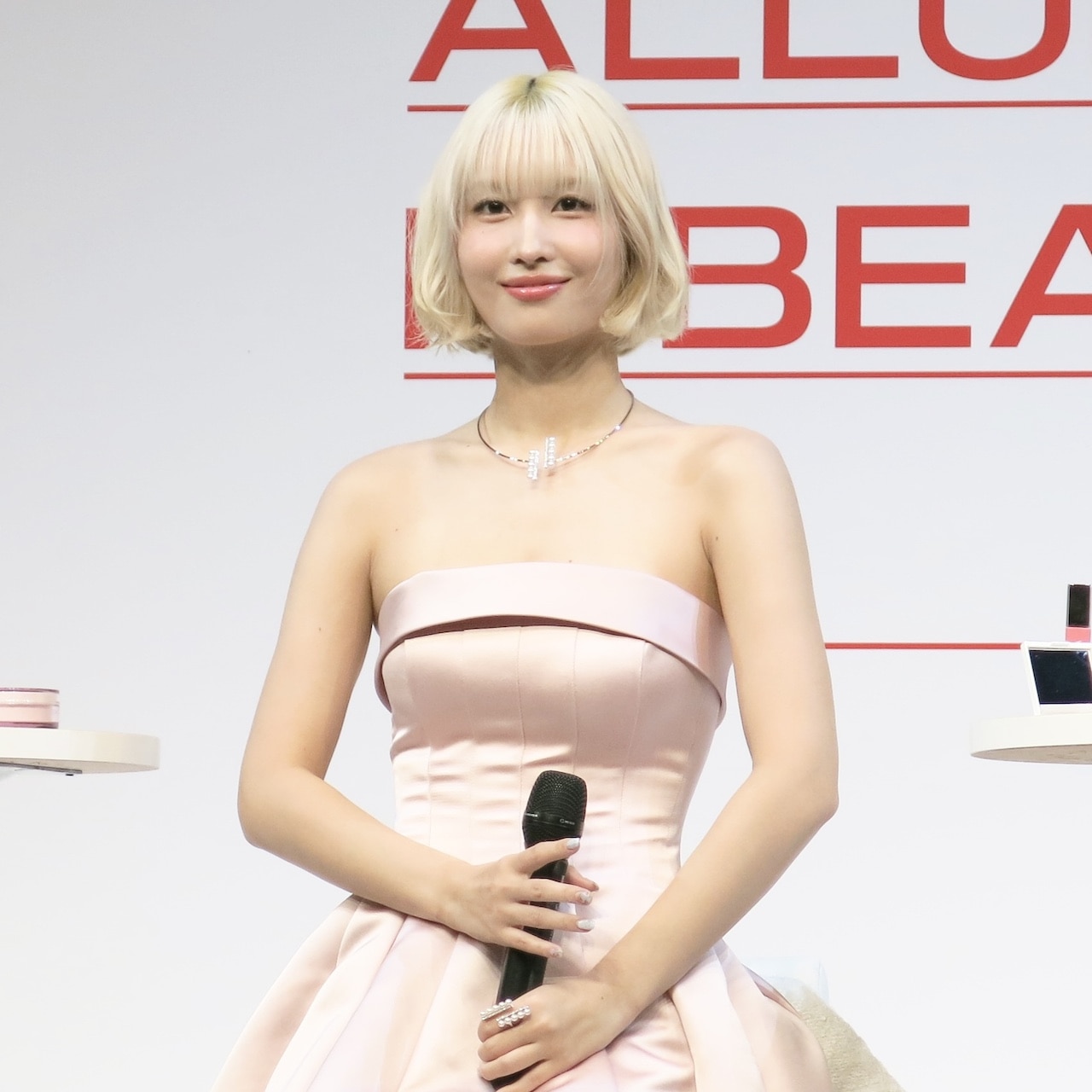 TWICE MOMOさんとウォン・ジョンヨさんが選ぶ「2024年相棒ビューティアイテム」とは？豪華トークセッションが実現！ | LEE