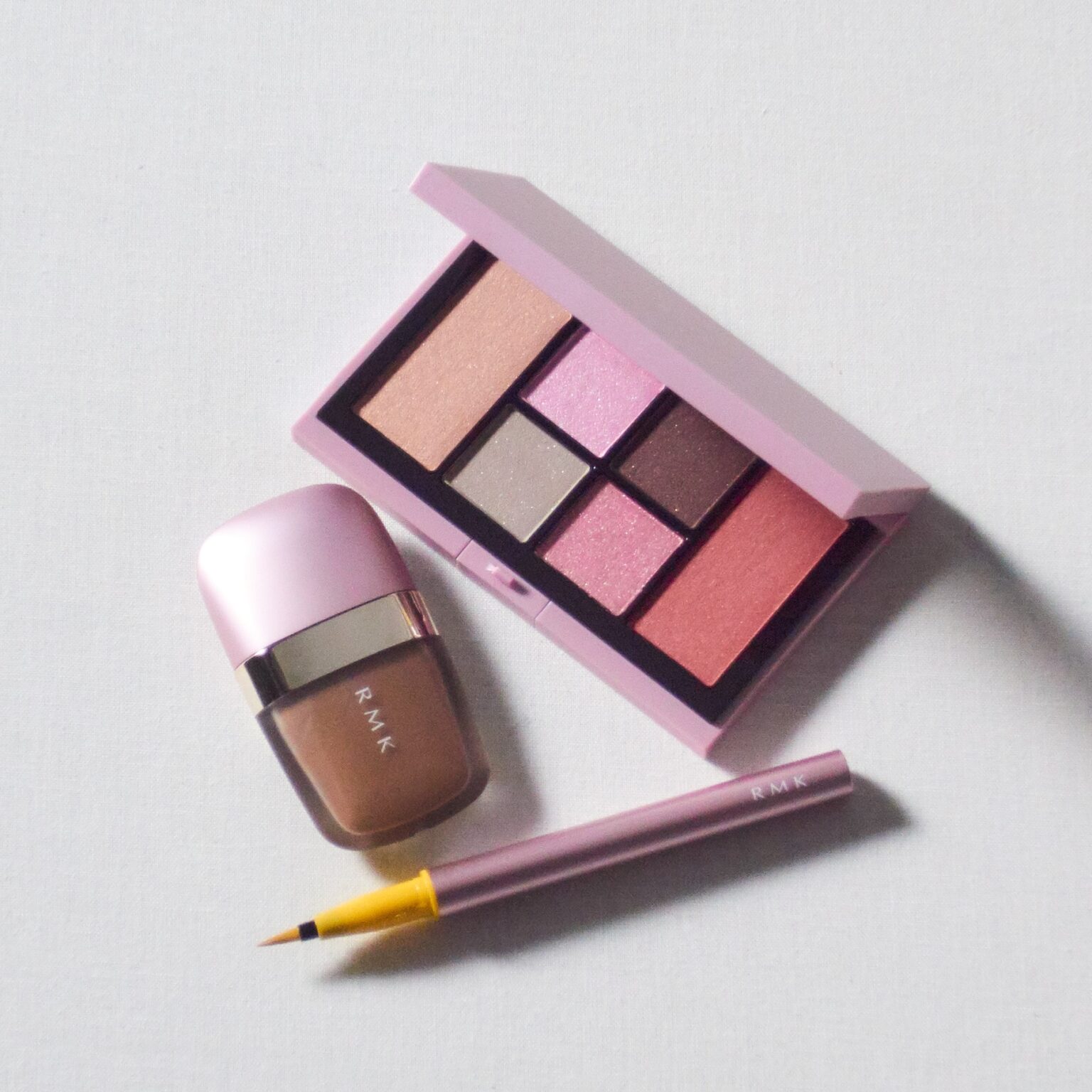 【RMK ホリデーコレクション】心ときめくピンクが主役のカラーパレットを40代がお試し！ | LEE