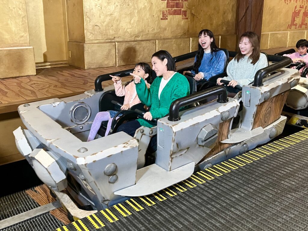 【USJ】新エリア「ドンキーコング・カントリー」のジェットコースターに乗ってみた！「ドンキーコングのクレイジー・トロッコ」体験方法や身長制限もご紹介 | LEE