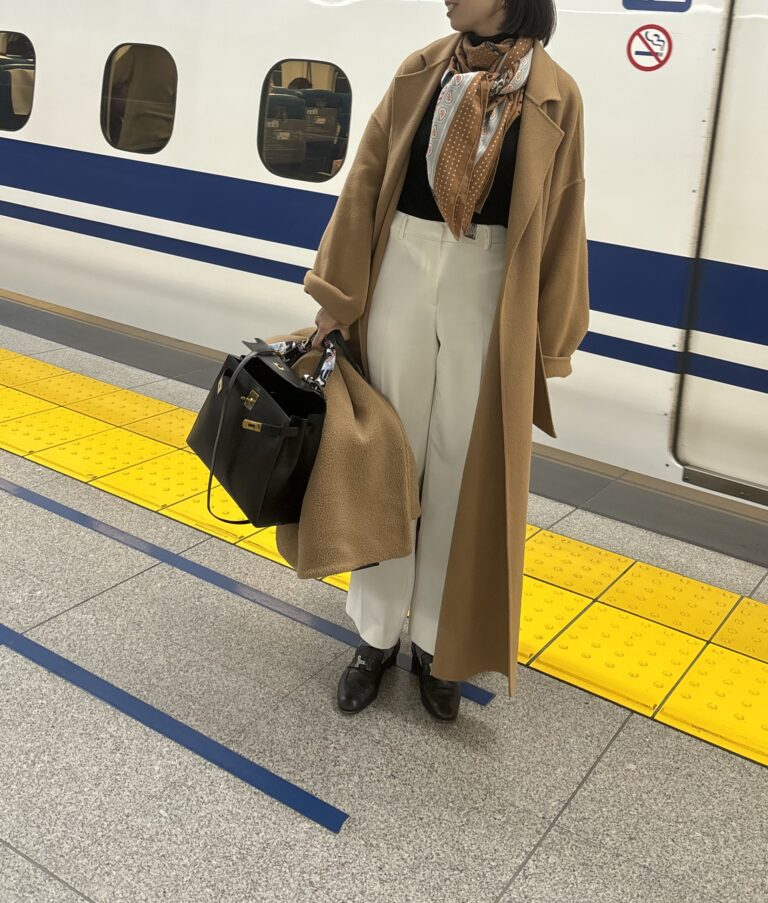 【ユニクロ・PLSTで姫路へ】40代のきれいめ旅コーデ／川口ゆかり | LEE