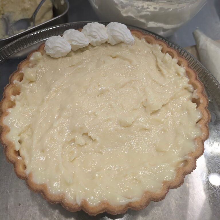 【KALDI】300円代のタルト生地でフルーツホールタルト作り | LEE