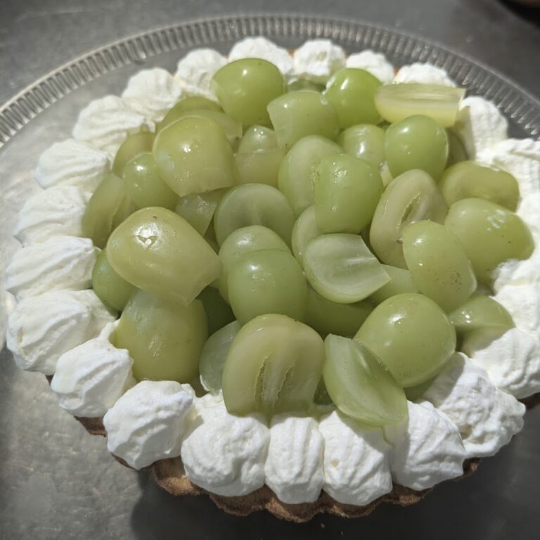 【KALDI】300円代のタルト生地でフルーツホールタルト作り | LEE