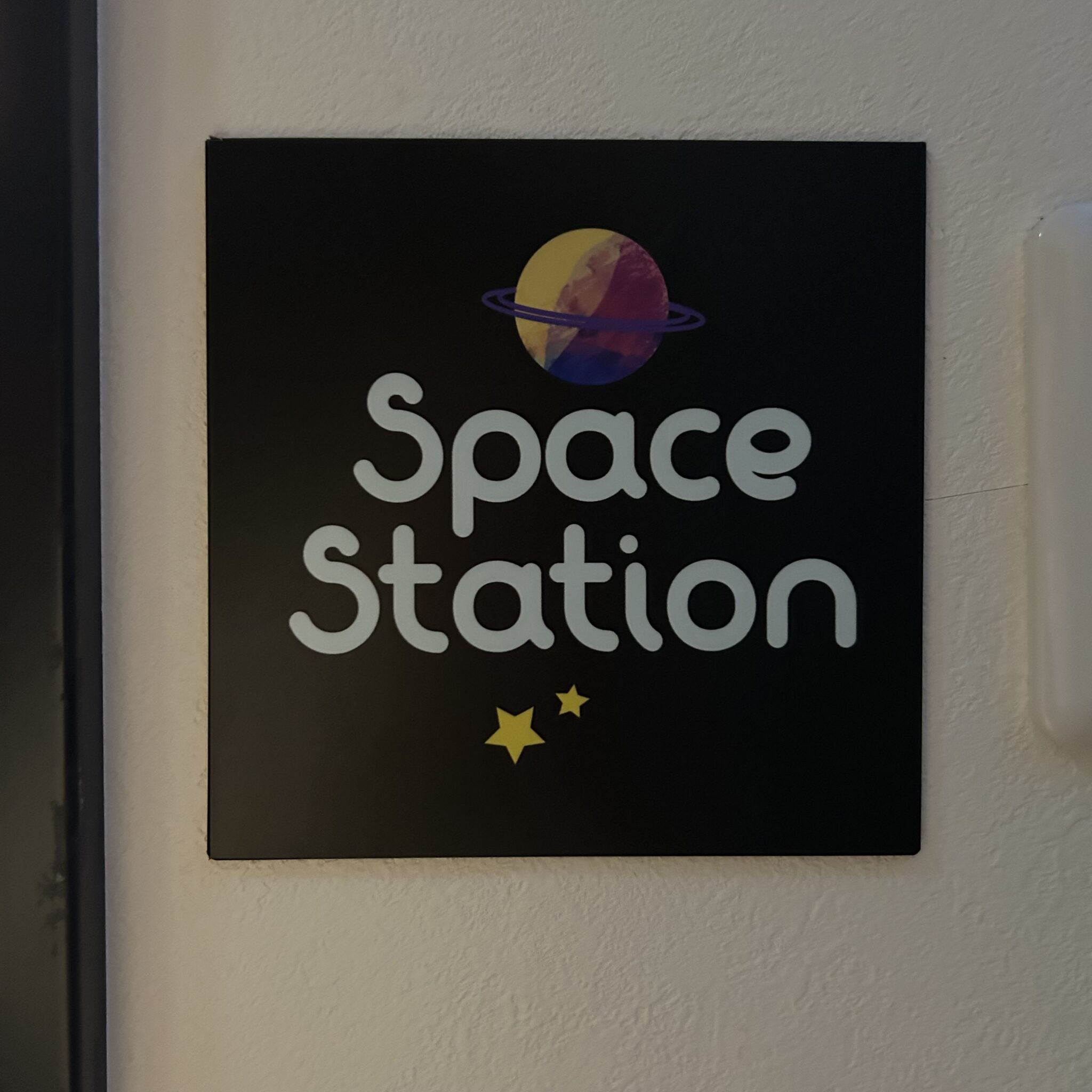 【宇宙がテーマ！遊べて泊まれる一軒家】東京/板橋 Holy Planet | LEE