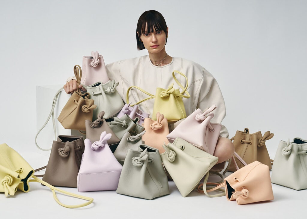 【VASIC】大人気バッグ「Bond」の10周年アニバーサリーモデルが素敵！チャームのカスタマイズイベントも開催 | LEE