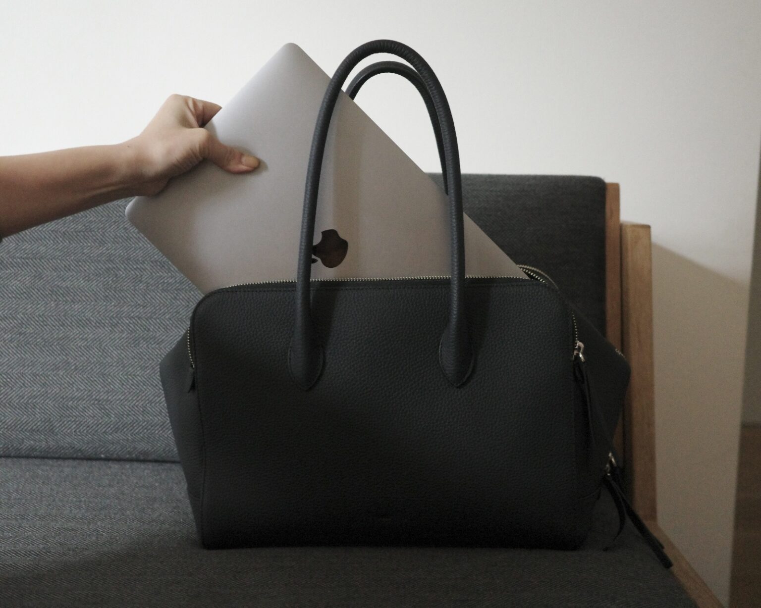 VASIC「Cargo Mini」｜仕事の相棒バッグ | LEE