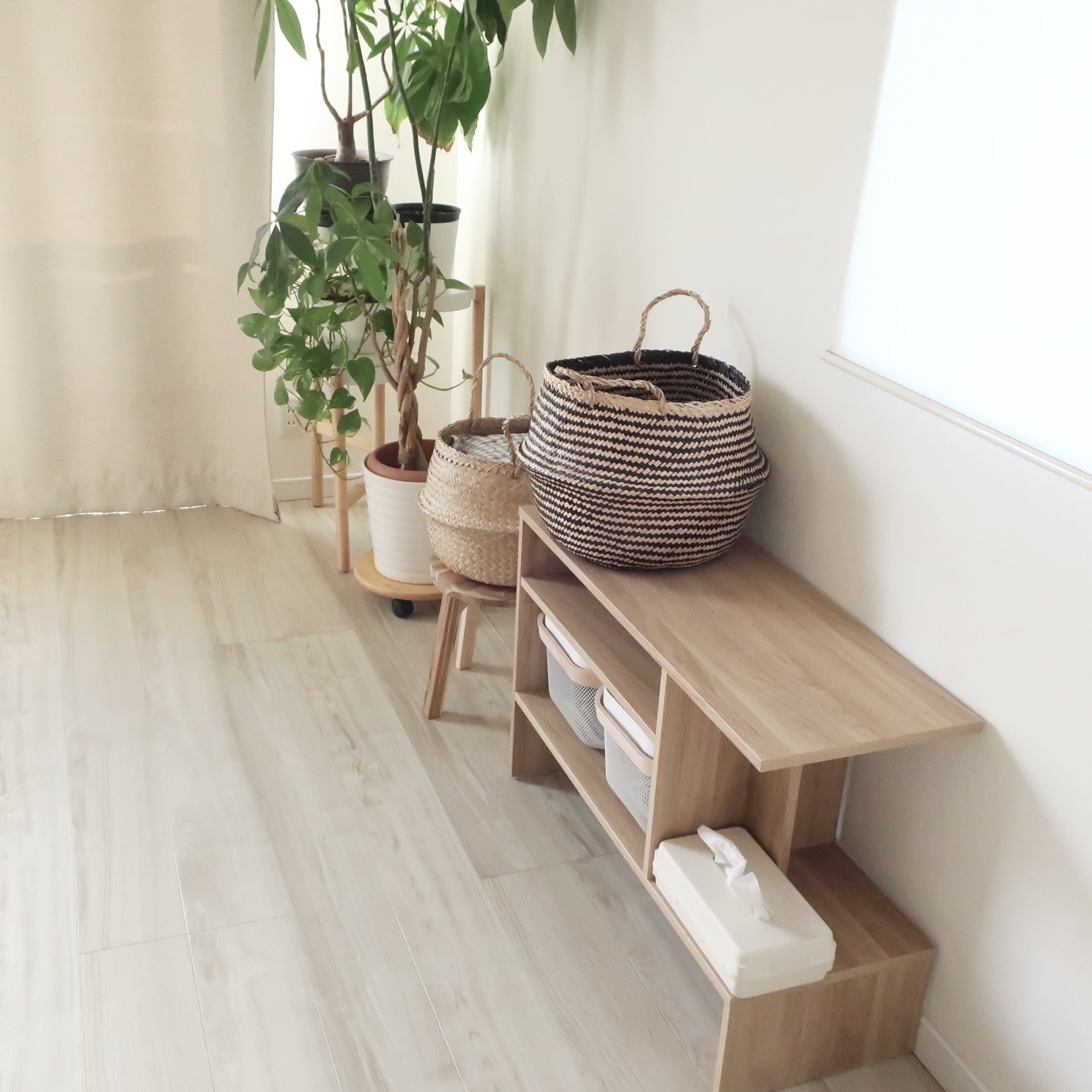 【IKEA】収納もできるおしゃれなサイドテーブル、HOLMERUD（ホルメルド）をソファ周りで活用中。 | LEE