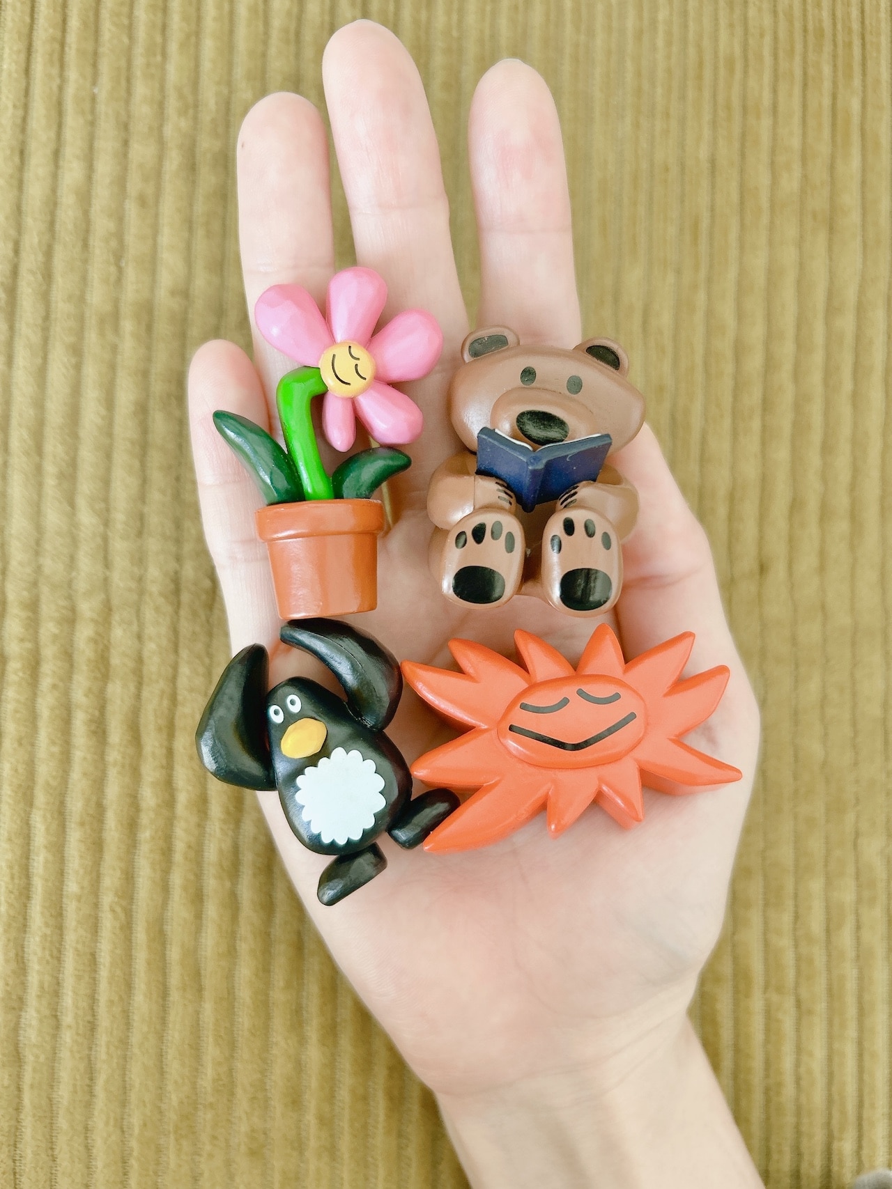 【話題のガチャガチャ】再再再販で大人買い！「DAISUKE KONDO アートコレクション マスコットフィギュア」はコンプリートしたい可愛さ／編集フルのお買い物 | LEE