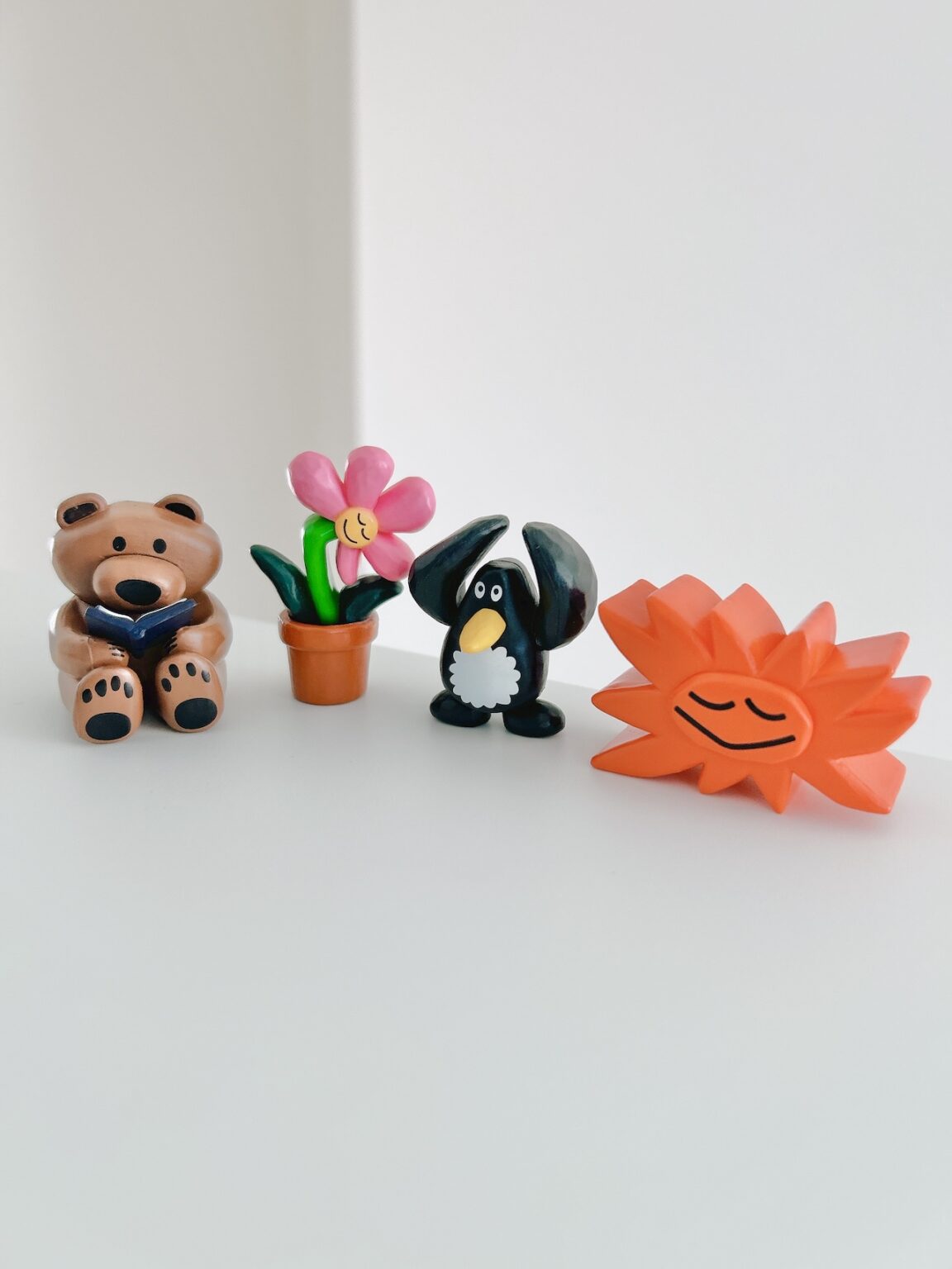 【話題のガチャガチャ】再再再販で大人買い！「DAISUKE KONDO アートコレクション マスコットフィギュア」はコンプリートしたい可愛さ／編集フルのお買い物 | LEE