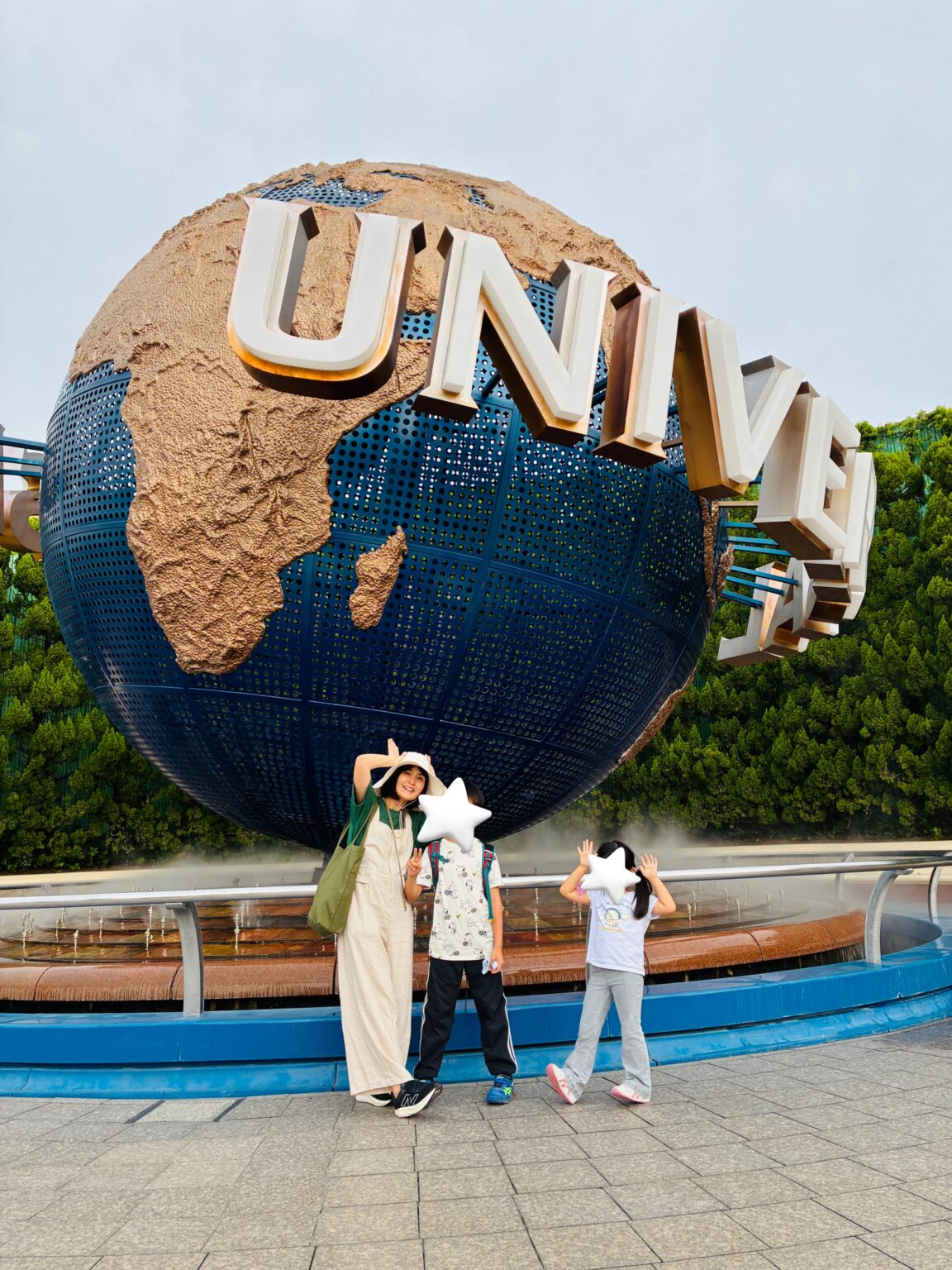 大阪万博・USJで何着てた？洋服から小物まで旅の相棒！／MY WEAKNESS、mont-bell、HELLY HANSENなど | LEE