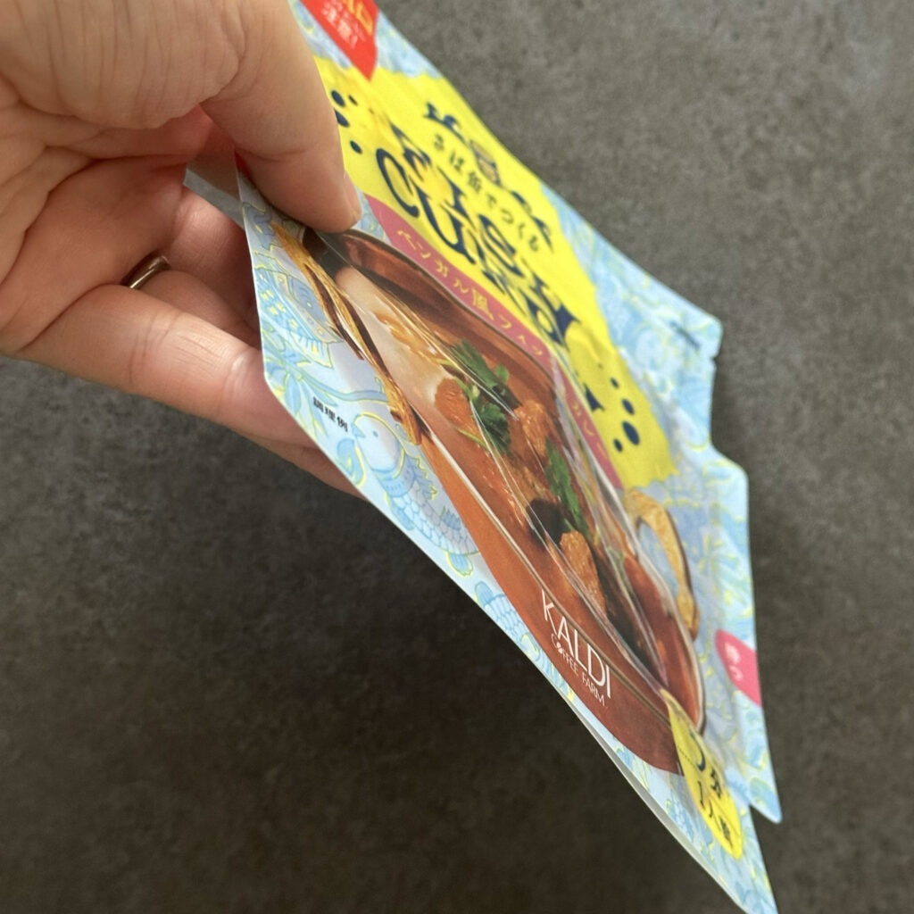 【KALDI】さば缶を入れてレンジで5分！ベンガル風フィッシュカレーを食べてみた | LEE