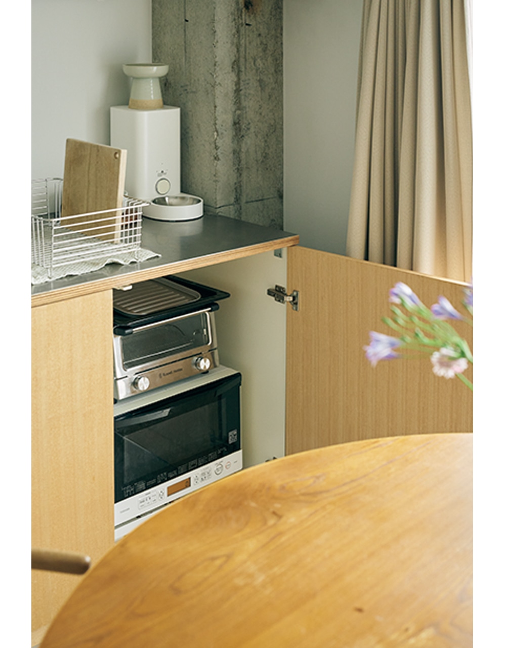 【東京、62㎡、1LDK】マンションをフルリノベーション。壁付けした、幅4mを超えるキッチンが圧巻！ | LEE